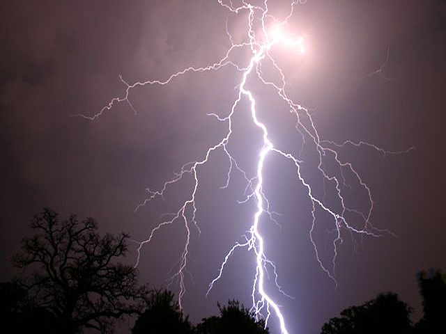 How To Be Safe From Lightning | WeatherBug | WeatherBug