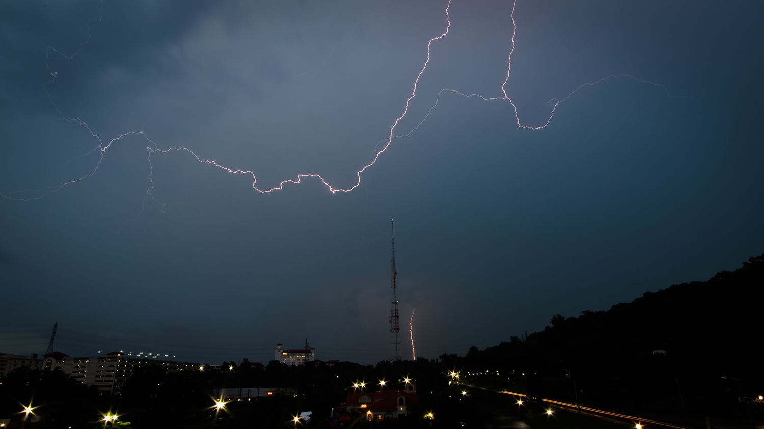 How Do Lightning and Thunder Form? | WeatherBug | WeatherBug